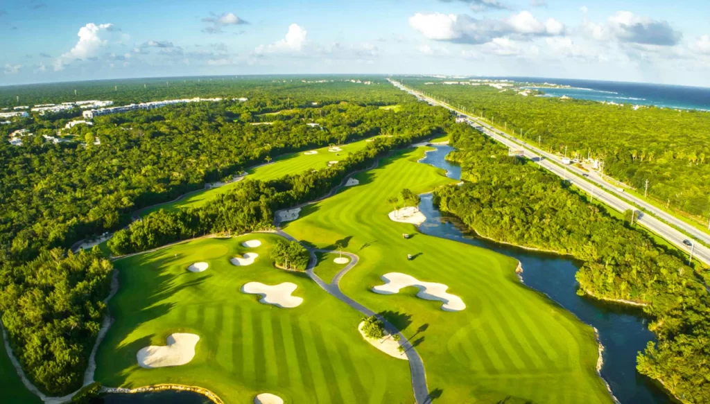 Campo de golf del Tulum Country Club, nominado como uno de los mejores ...
