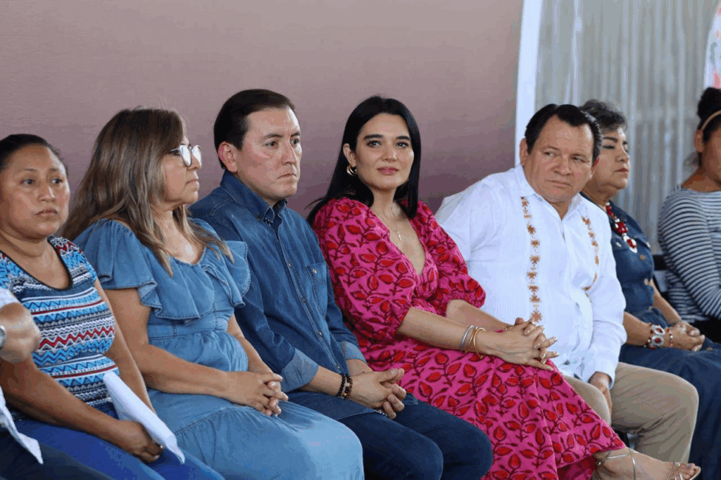 La Alcaldesa Melissa Puga Rodríguez y el Gobernador Huacho Díaz Mena ...
